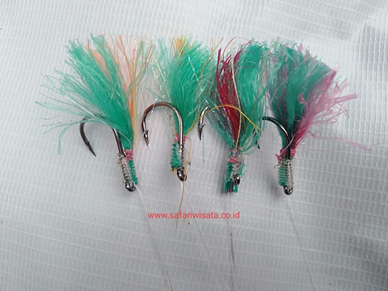 Feathering Fishing Technique – How to catch a fish with feathers ...